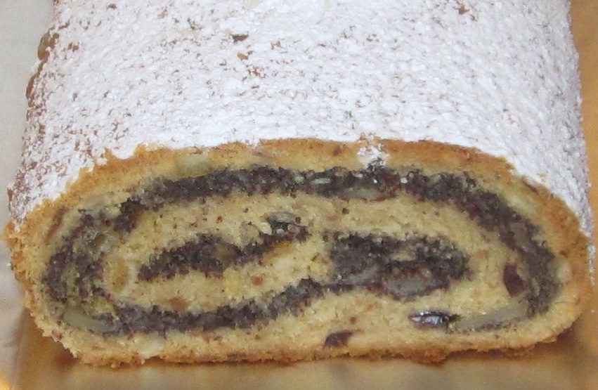 MOHNSTOLLEN – GERMAN POPPY SEED STOLLEN – Brot & Bread